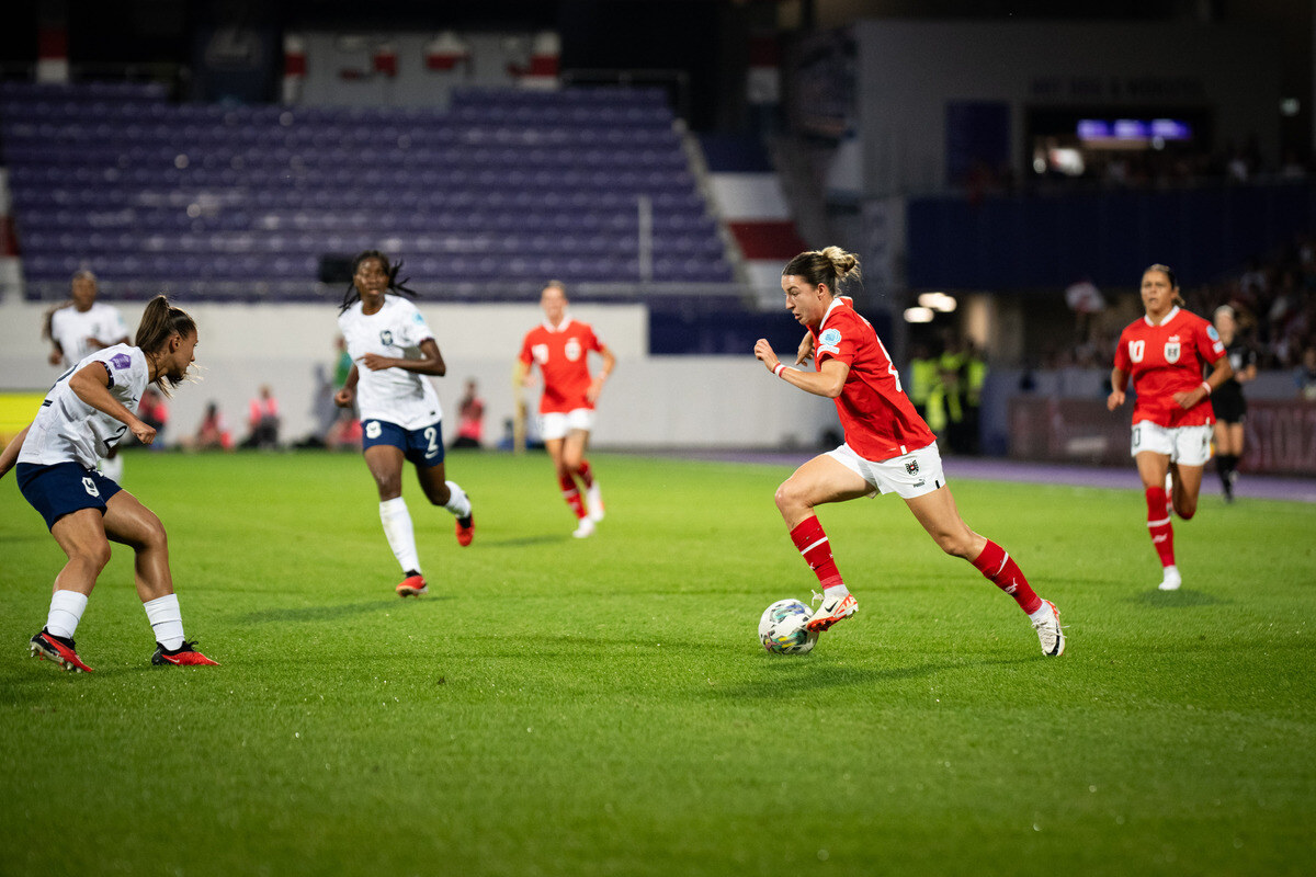 Profi-Fußballerin Barbara Dunst im Interview - KMU Akademie